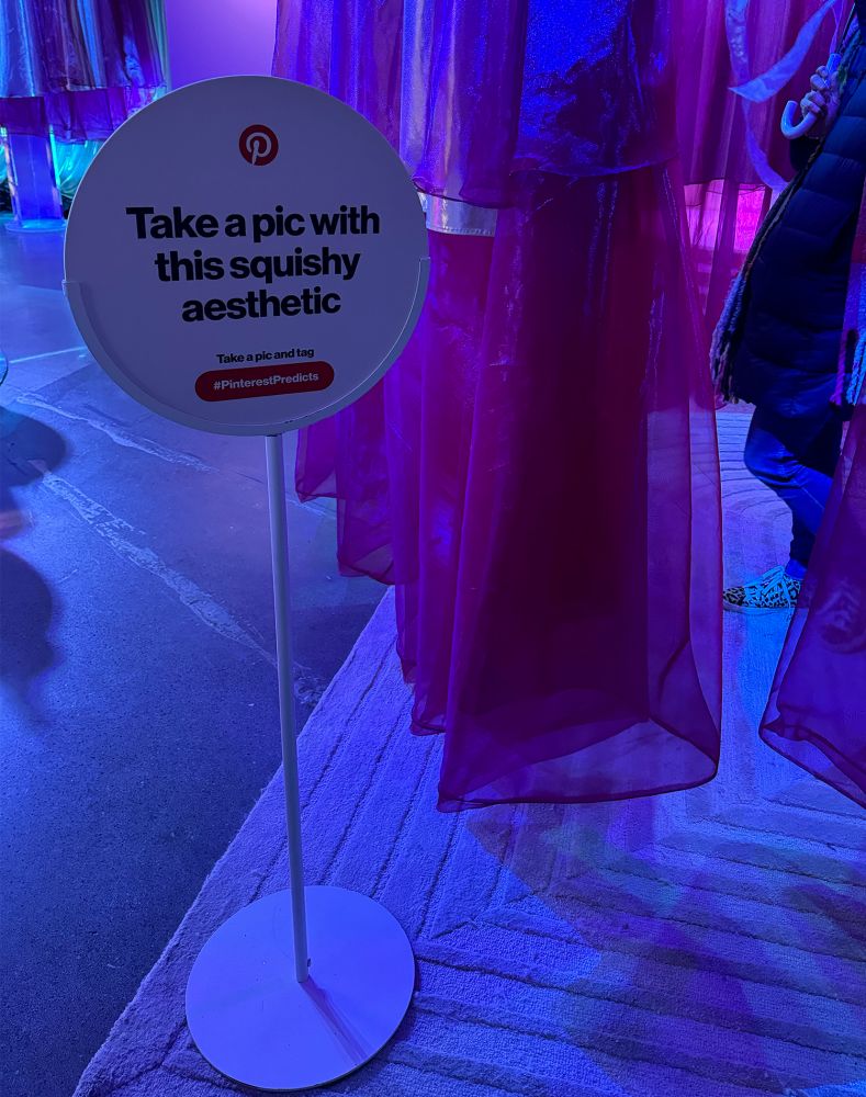 Testrite Visual | Round Graphic Frame Pole Topper Example